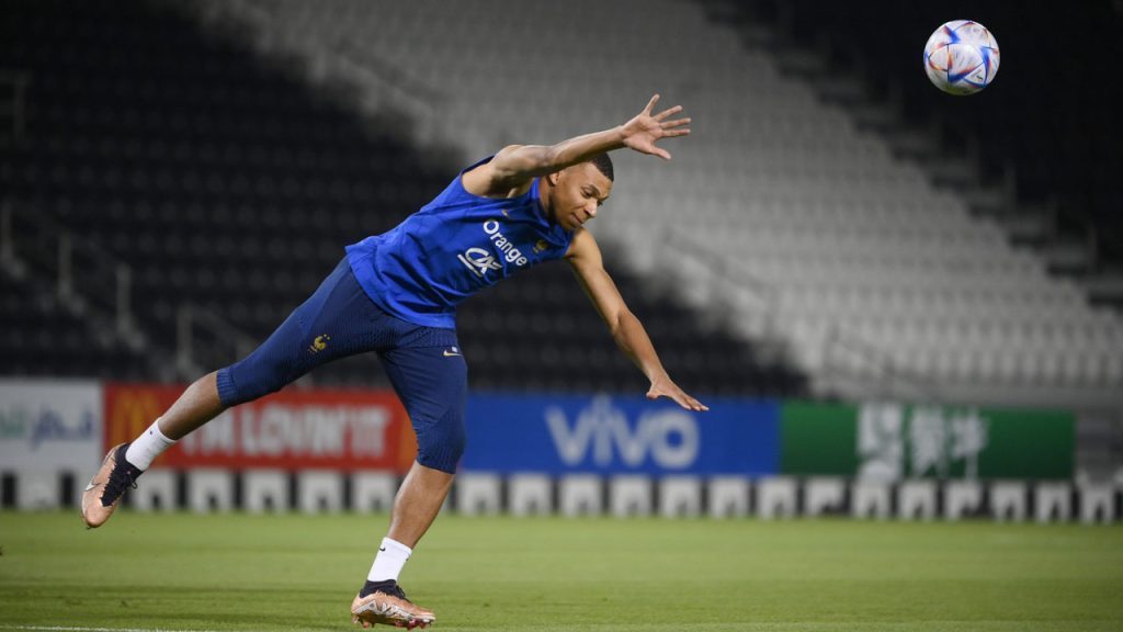 Mbappe, Hakimi return to PSG training after post-World Cup break ...