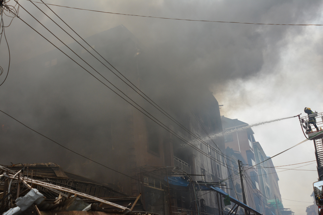 Buildings on fire in Lagos Island – TheEconomy Magazine!